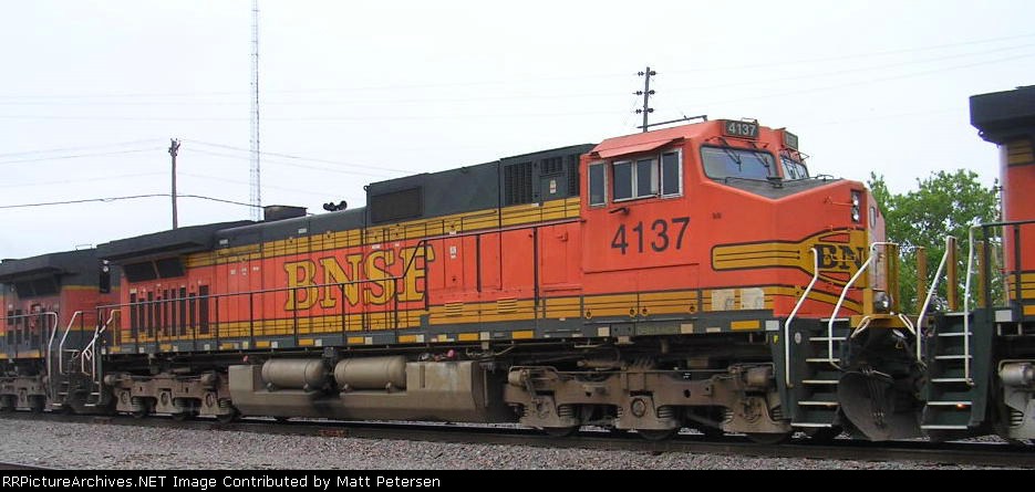 BNSF 4137